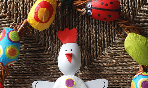 4 Decoratiuni de Paste realizate din lingurite de plastic - Clubul ...