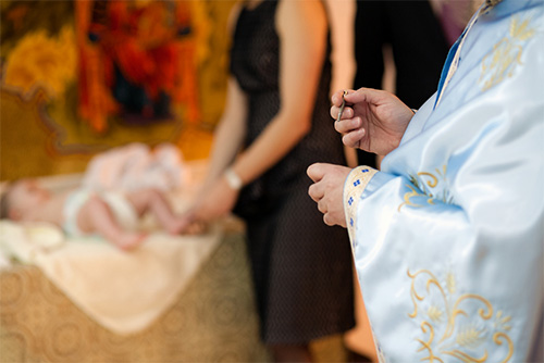 Sfânta Taina a Botezului Ortodox. Tot ce trebuie să știe părinții ...